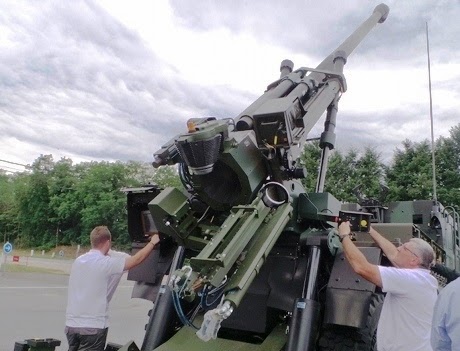 DEFENSE STUDIES: Nexter Serahkan 4 Meriam Caesar 155mm