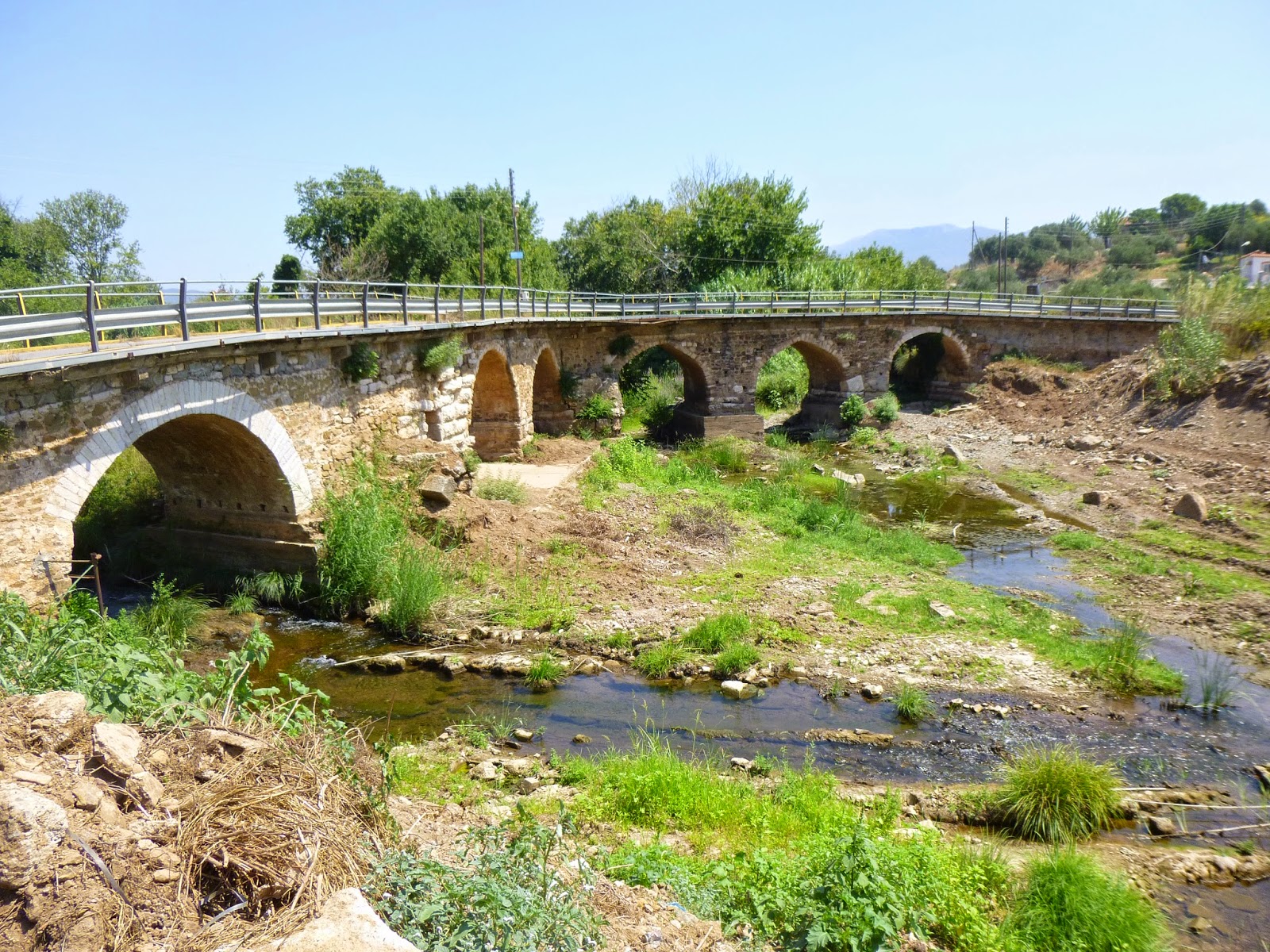 ΓΙΑΝΝΗΣ Δ.ΛΥΡΑΣ: H ΓΕΦΥΡΑ ΤΗΣ ΜΑΥΡΟΖΟΥΜΕΝΑΣ ΠΑΛΙΑ ΚΑΙ ΝΕΑ