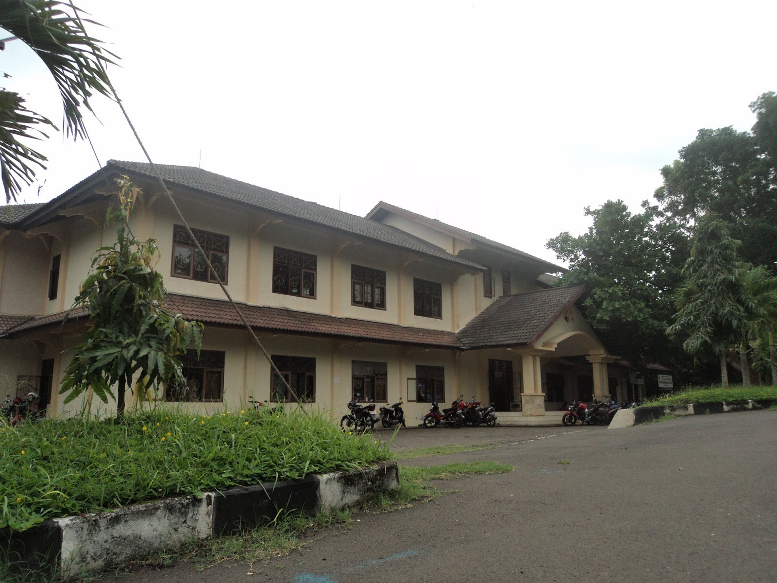 Reza Chandra: Gedung UKM Unnes 1
