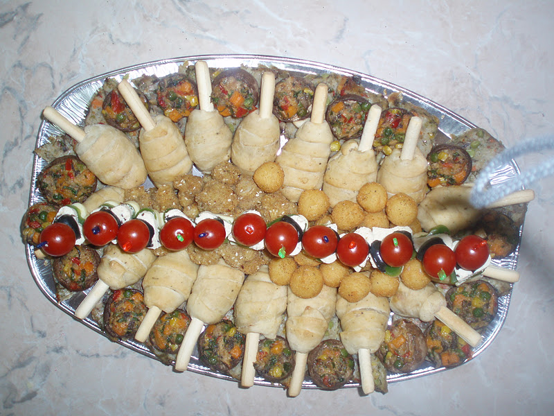 TORTURI SI PRAJITURI IN GALATI: APERITIVE DE POST