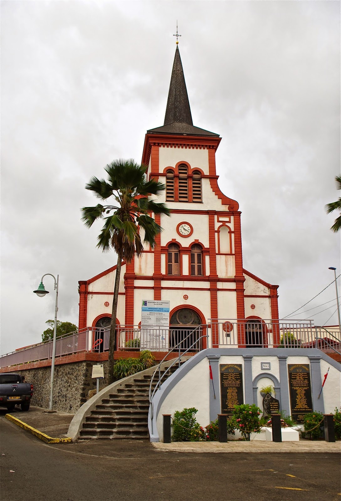 PHOTOS D'IL: Première expo " Les monuments aux morts de la Martinique"