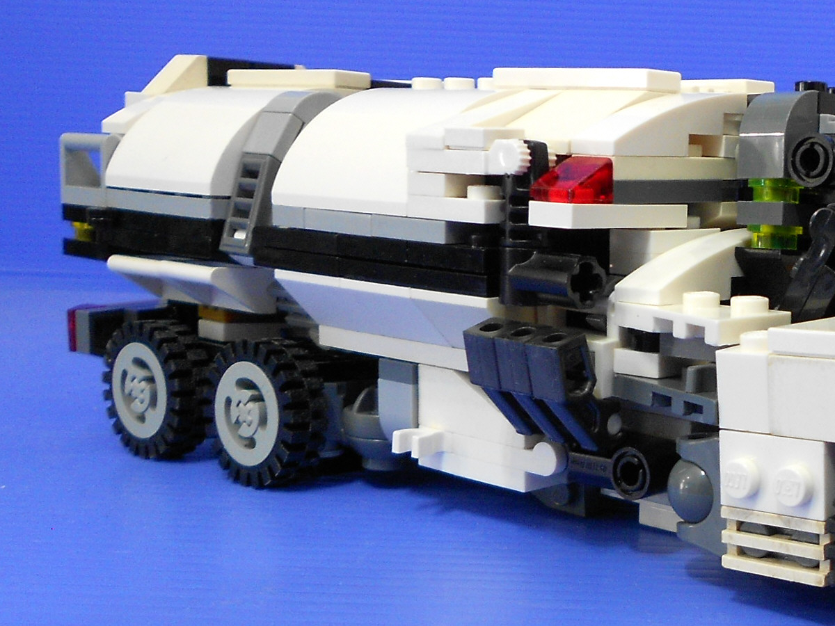 Alanyuppie's LEGO Transformers: LEGO "Fall of Cybertron" Octane (Triple ...