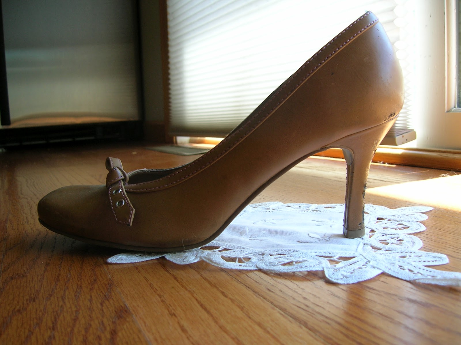 ria's crafty stuff & junk: Shoe Makeover!