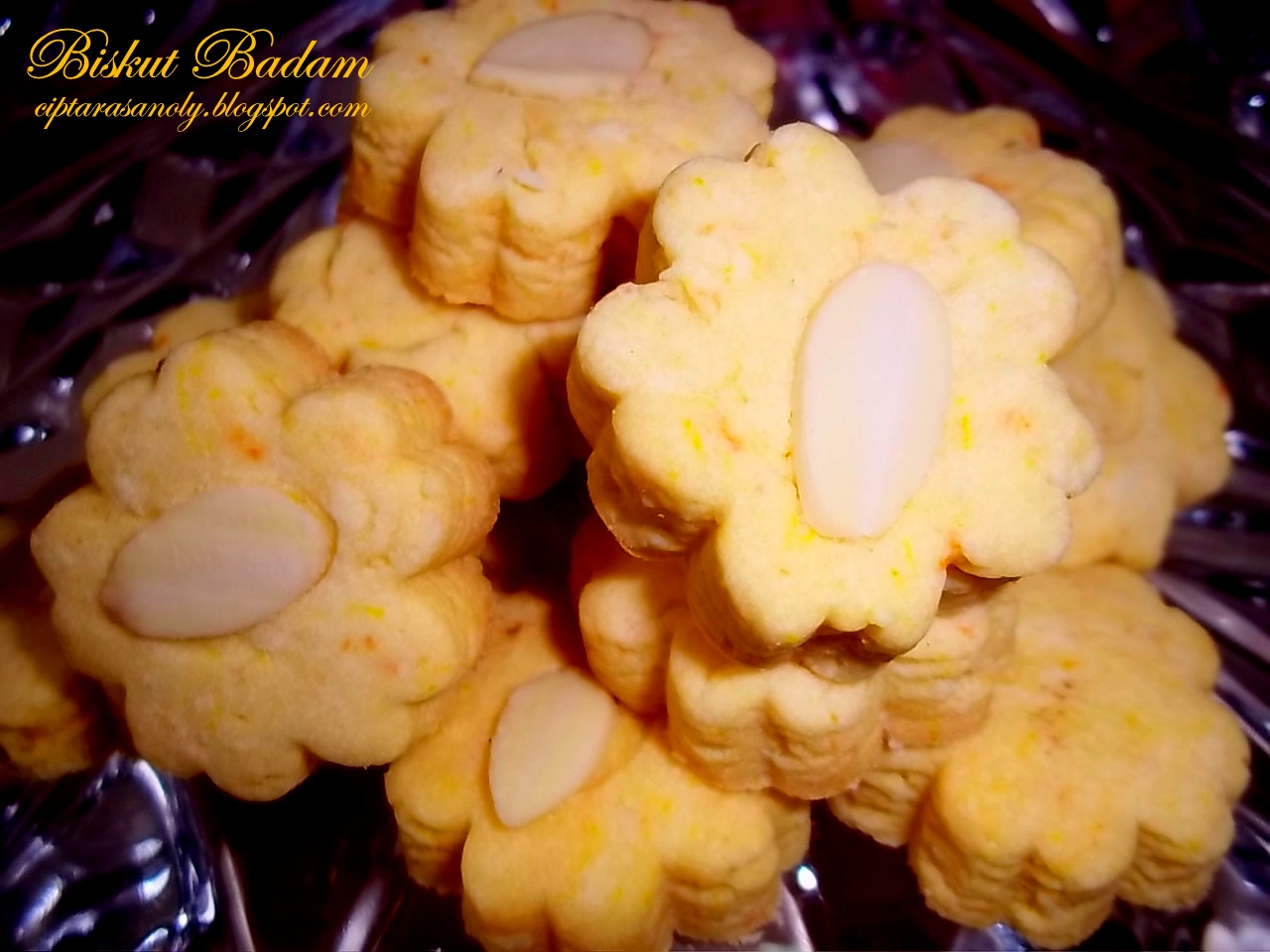 CiptaRasa Noly: BISKUT BADAM