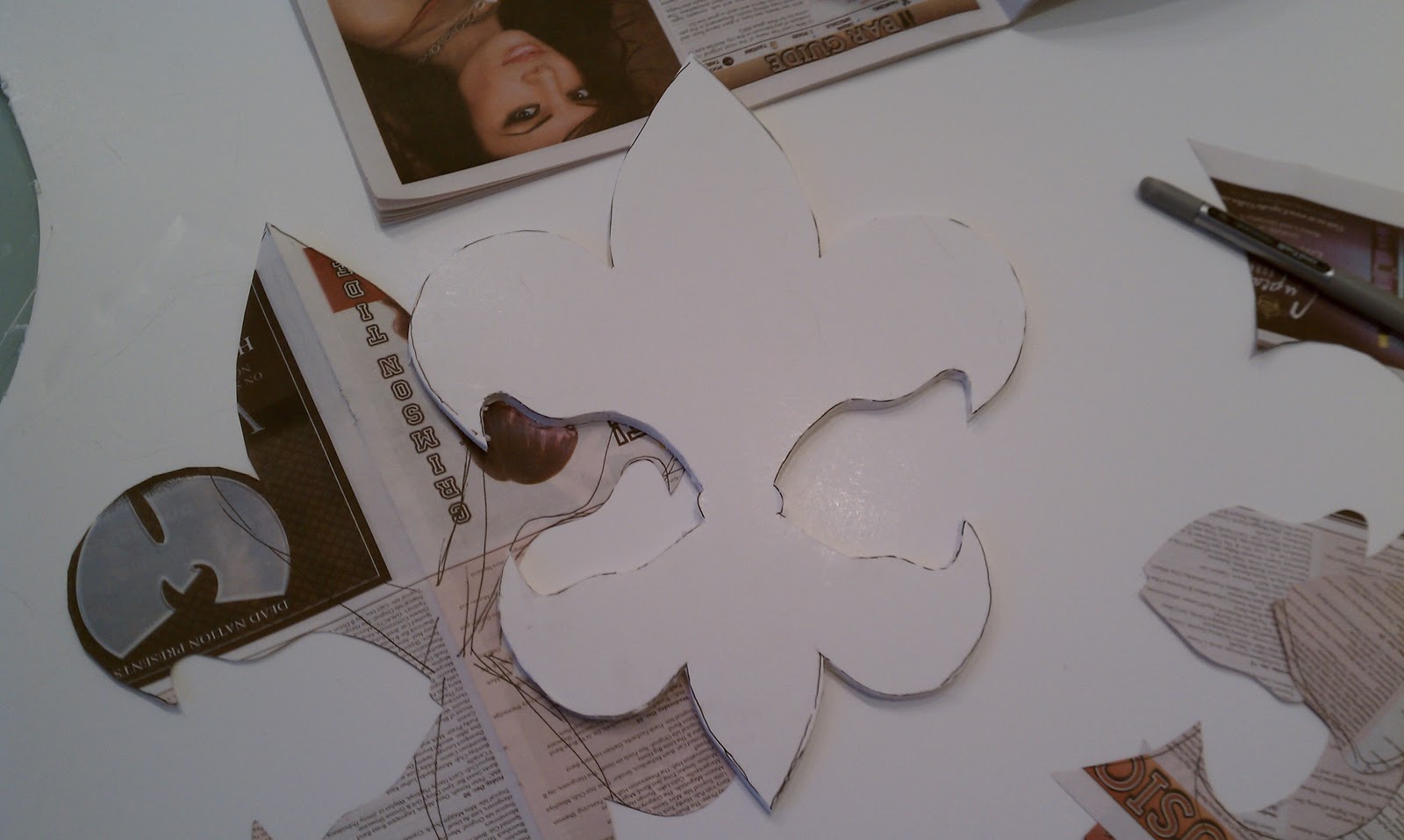 Nadia's DIY Projects: DIY Beaded Fleur De Lis