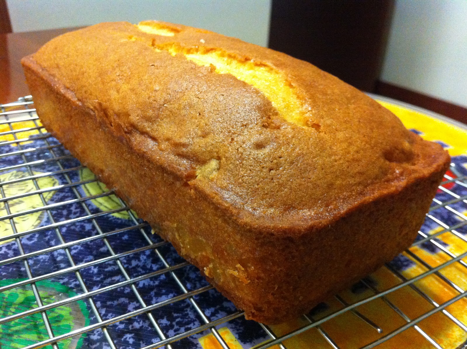EATING WITH PEBBLES: mango cake