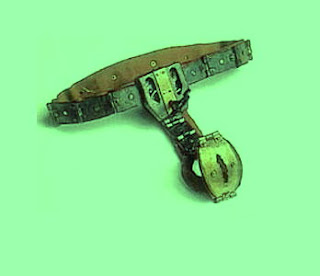 Dan ada-ada aja nih baju perang moderen, hemat bahan baku....