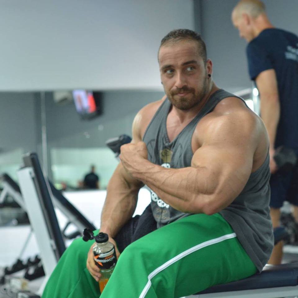 Muscle Lover: Canadian bodybuilder Joey Pyontka