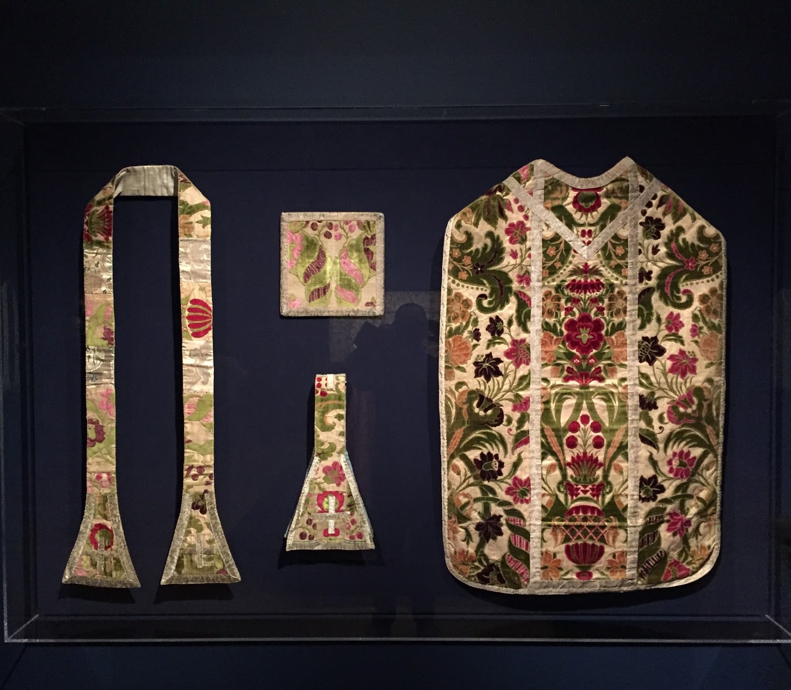 New Liturgical Movement: Beautiful Vestments in the Cleveland Museum of Art