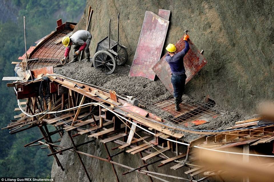 World's Most Risky Labor Work | World's Hard Labor Work In China ...