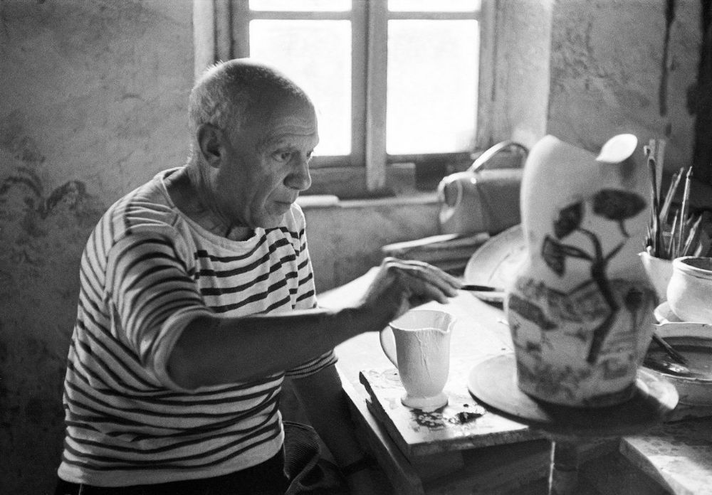 20 Amazing Vintage Photographs of Pablo Picasso in His Studios From ...