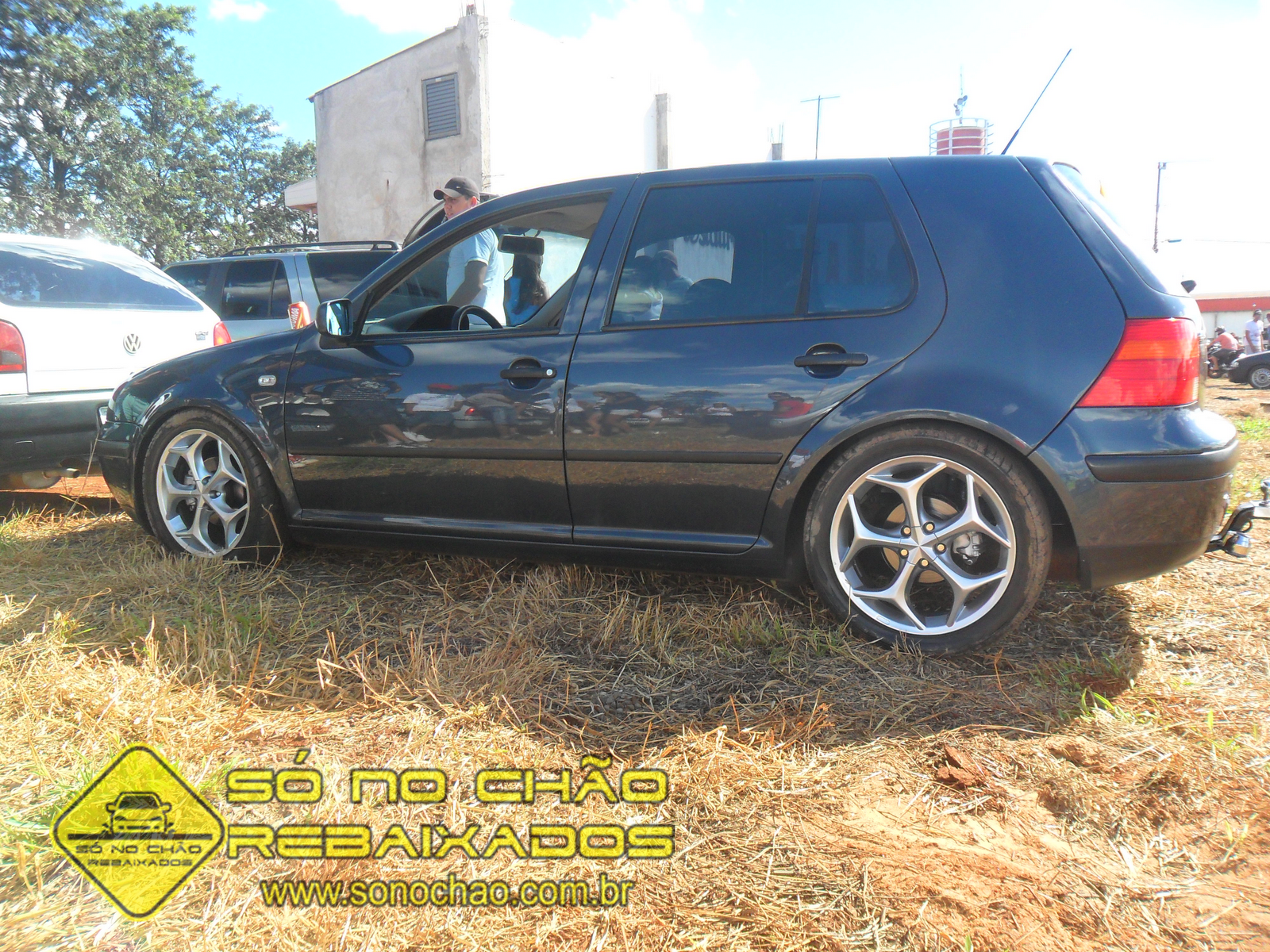 Golf Sapão c/ rodas 17" e suspensão fixa ~ Só No Chão Rebaixados