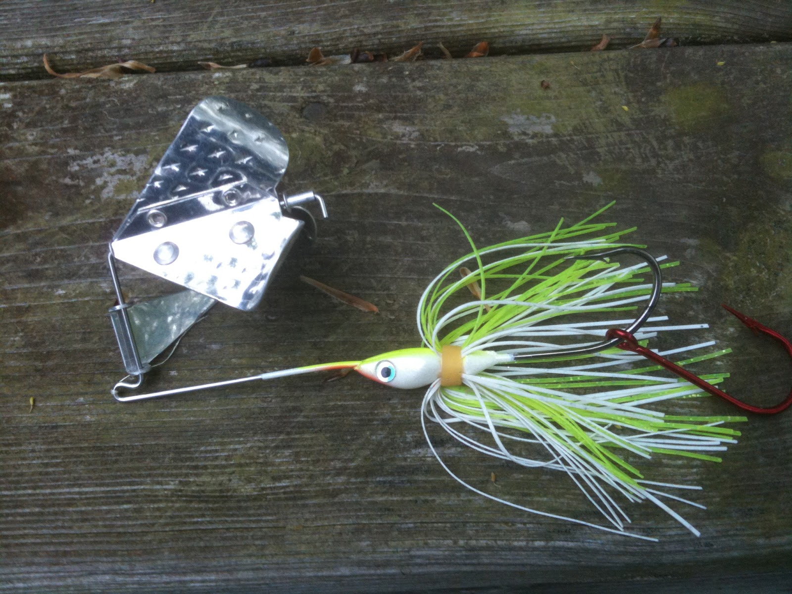 Bass Junkies Fishing Addiction: There's a Buzz in the Air