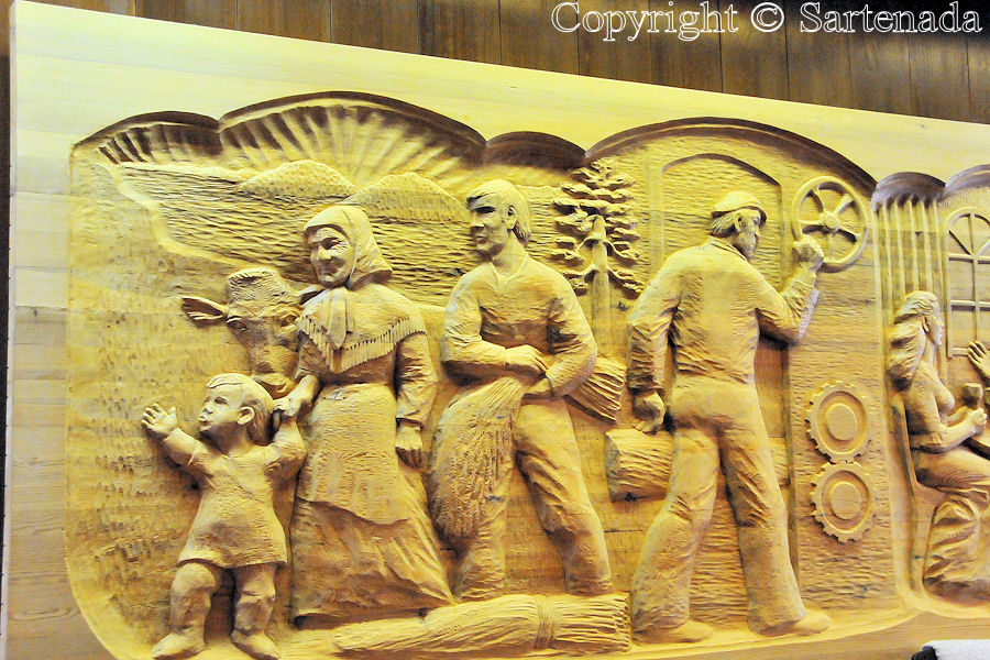 Bila gambar bersuara: Karya relief ukiran di dinding rumah