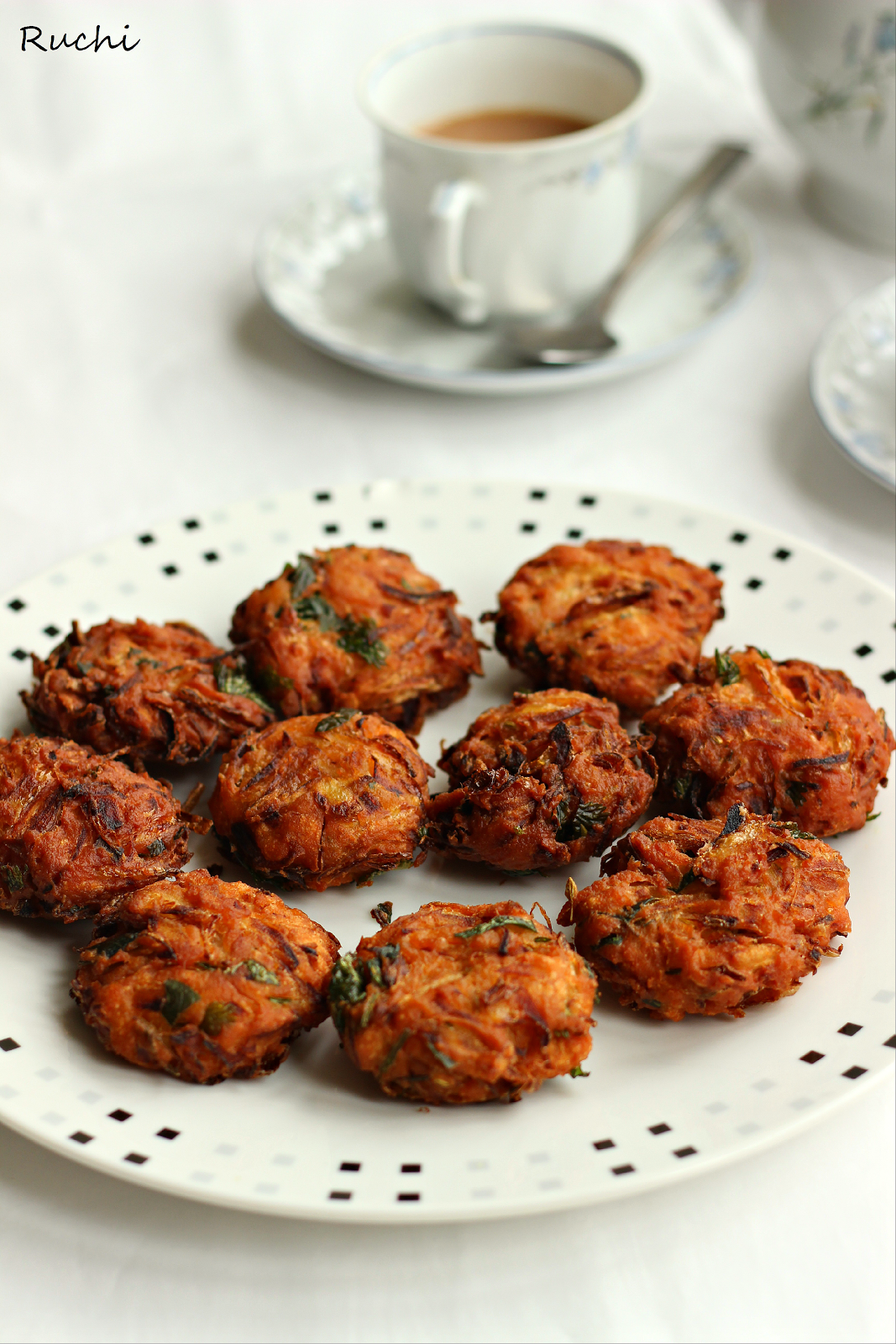 RUCHI: Onion Vada / Ulli vada