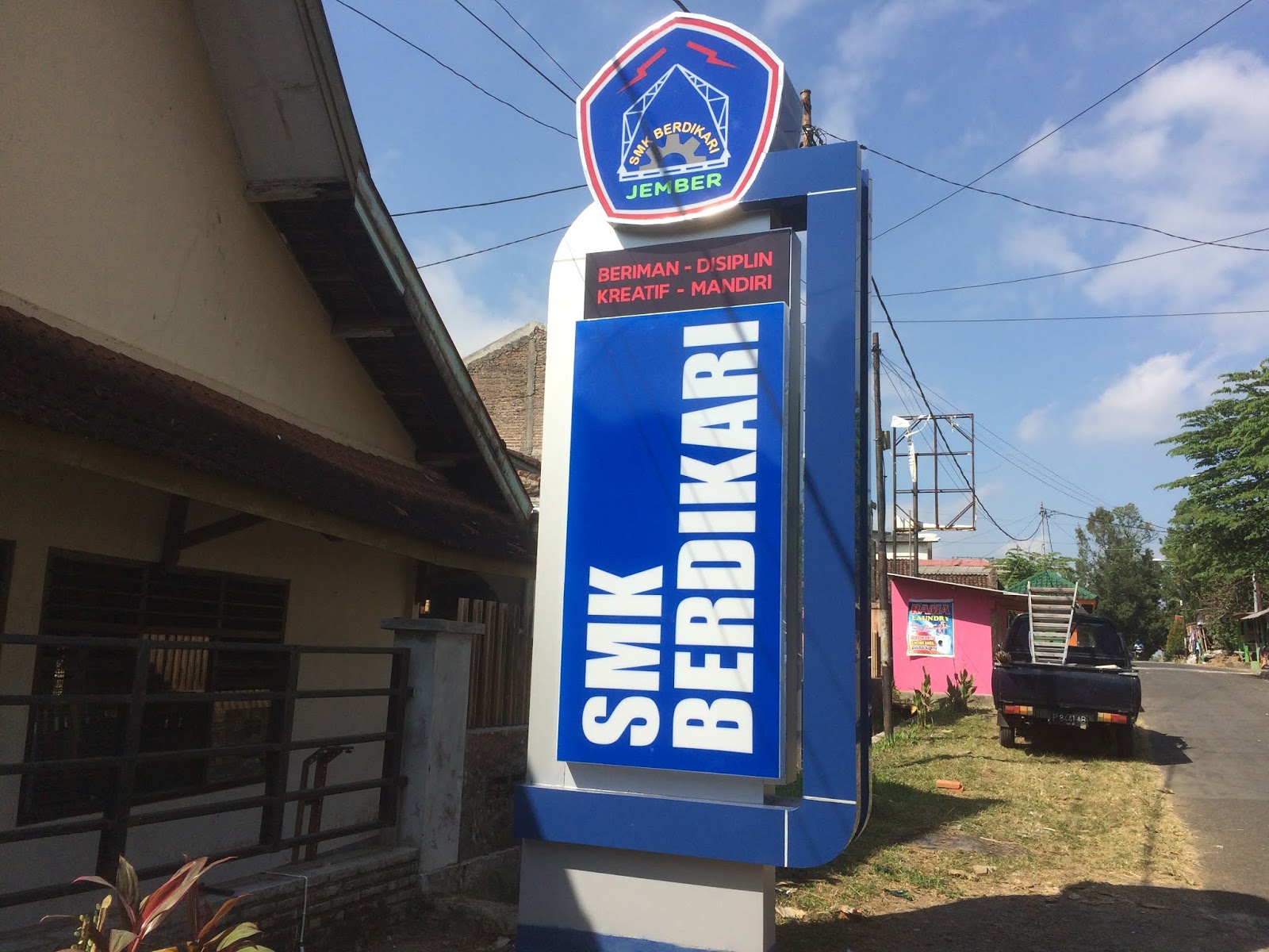 Apa Sih yang Dimaksud Pylon Sign? - REJEKI CETAK