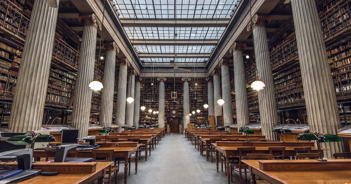 Traveling with Thomas: National Library of Greece in Athens city.