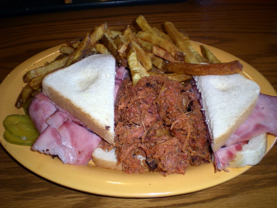 Pigging Out and About: Kansas City- Arthur Bryant's BBQ