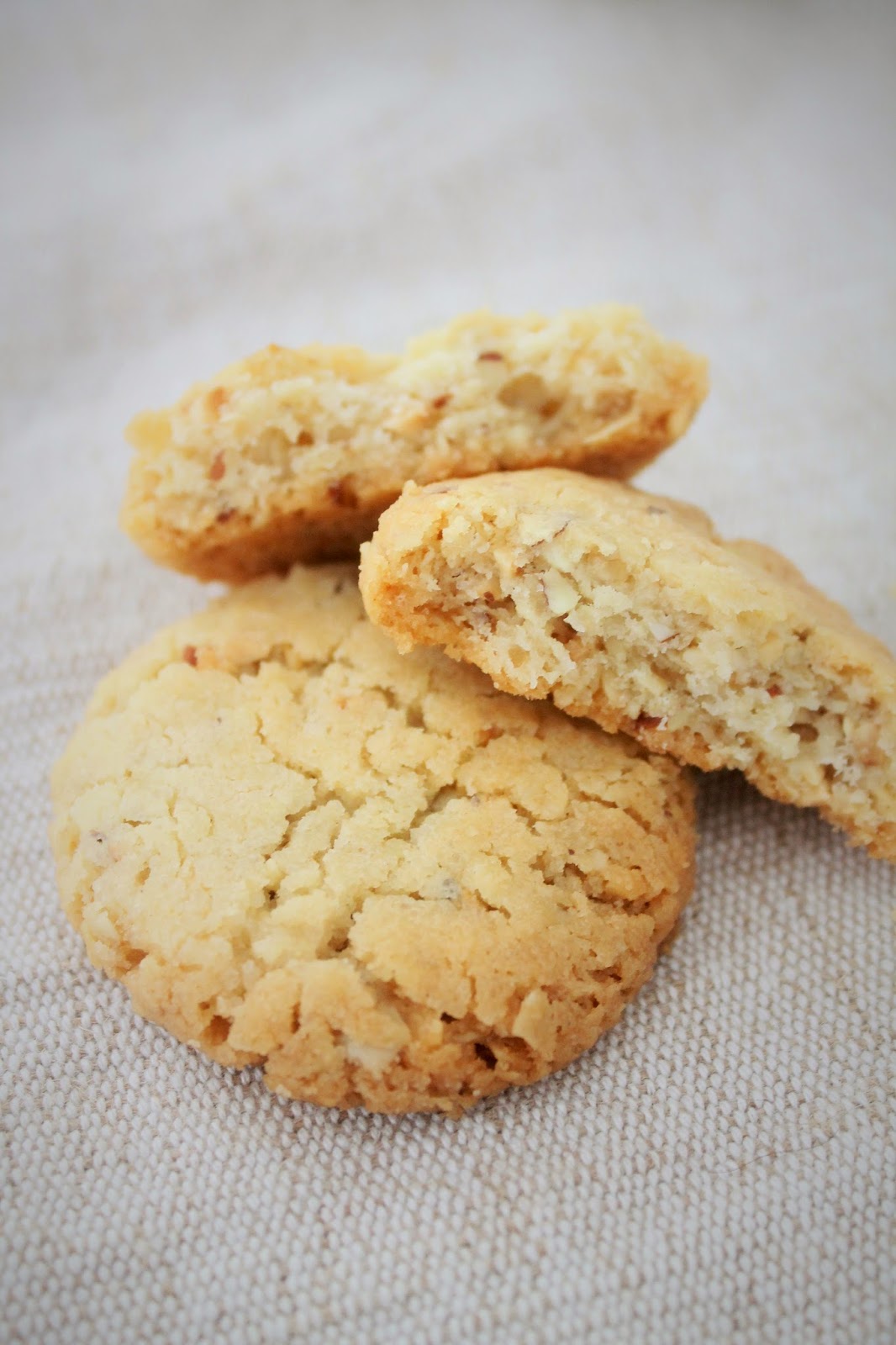 Pienet herkkusuut: Helpot ja nopeat hasselpähkinäkeksit (munaton)