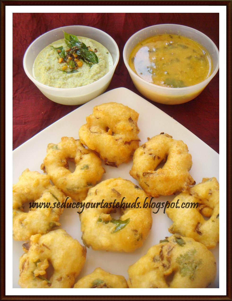 Seduce Your Tastebuds...: Cabbage Vada | Urad Dhal Fritters With Cabbage