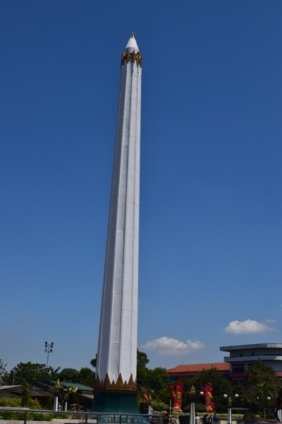 Getar Jiwa Merdeka di Tugu Pahlawan Surabaya - EMAKMBOLANG