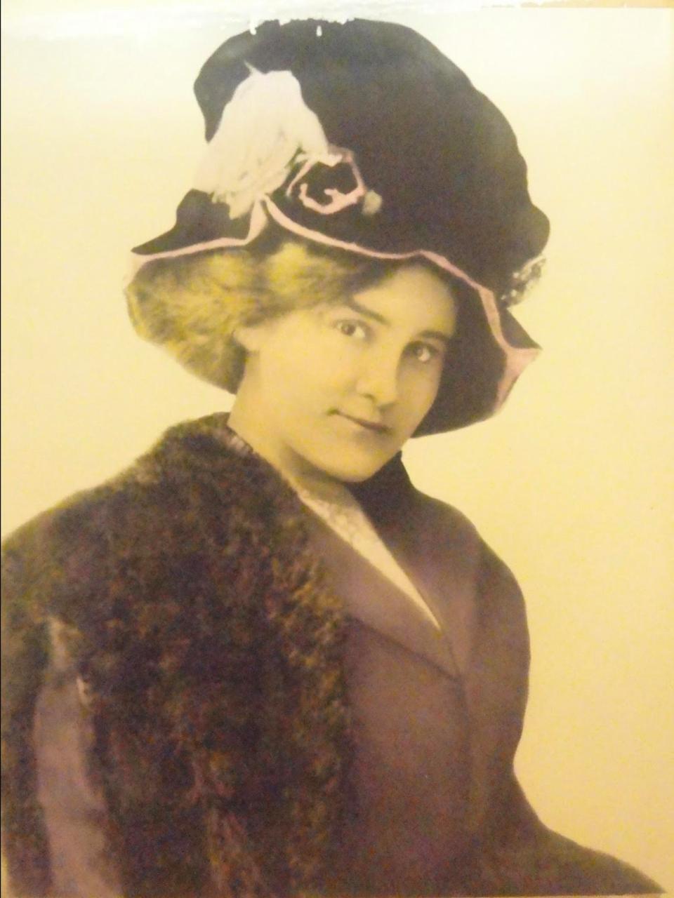 11 Amazing Portraits of the Most Notorious Prostitutes and Madams of ...