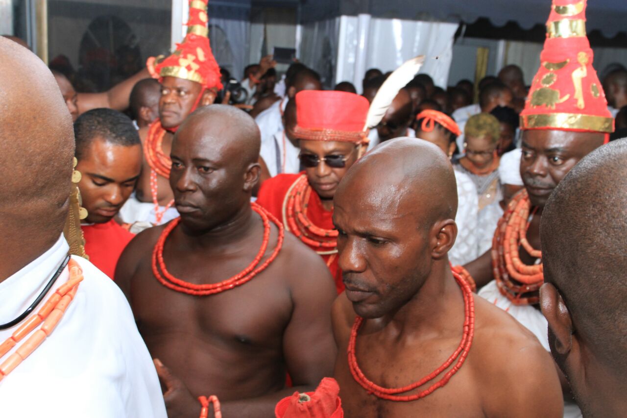 Benin Crown Prince fights with Chief Priest