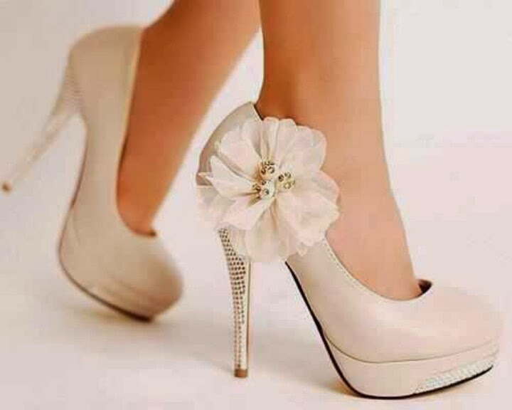 Pretty white party shoes College Fashion