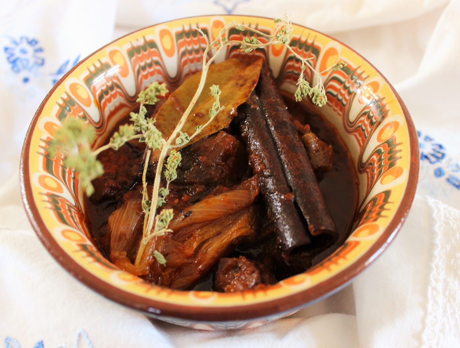 Makuja visioista: Stifado, Kreikkalainen lihamuhennos