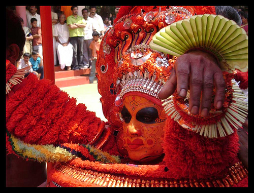 Kerala Attraction: Para Devatha Theyyam (vishnu-moorthy-theyyam)