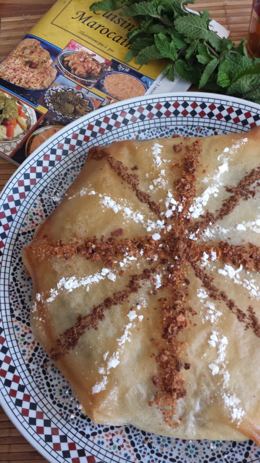 Pastilla ou bastela traditionnelle au poulet et aux amandes