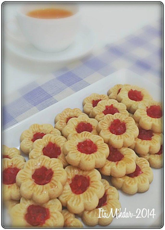 Dapur Griya Khayangan: Kue Kering Semprit Bunga Dahlia