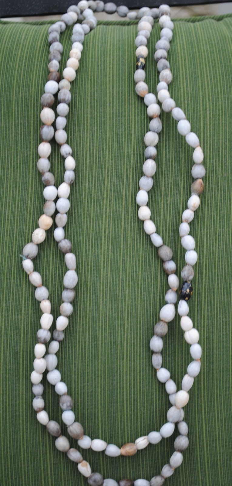 Confessions of an Everyday Mama: Ugandan Magazine Beads Fundraiser