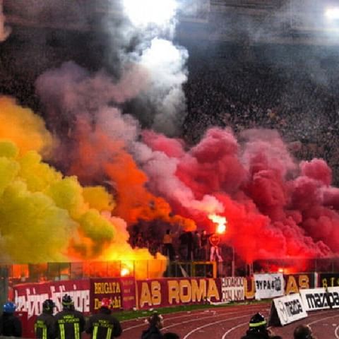 FOOTBALL FANS: DERETAN ULTRAS TERBAIK DI ITALIA - INFORMASI MENARIK ...