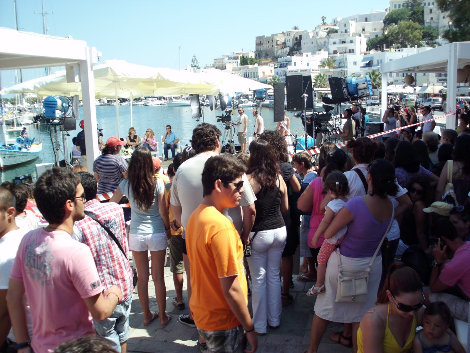 Naxos Fan: Οι πρώτες εικόνες απο την εκπομπή της Ελένης Μενεγάκη στη Νάξο!!