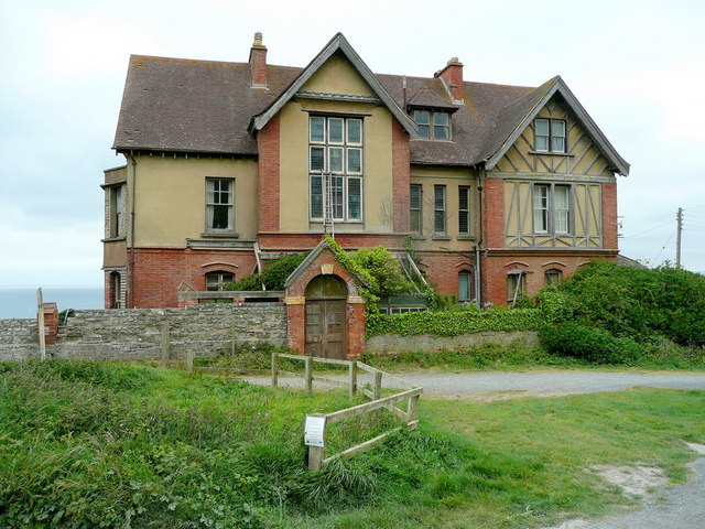 Wreck of the week: Lovely (not haunted) Seafield House up for auction