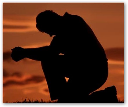 Una persona orando - Imagui