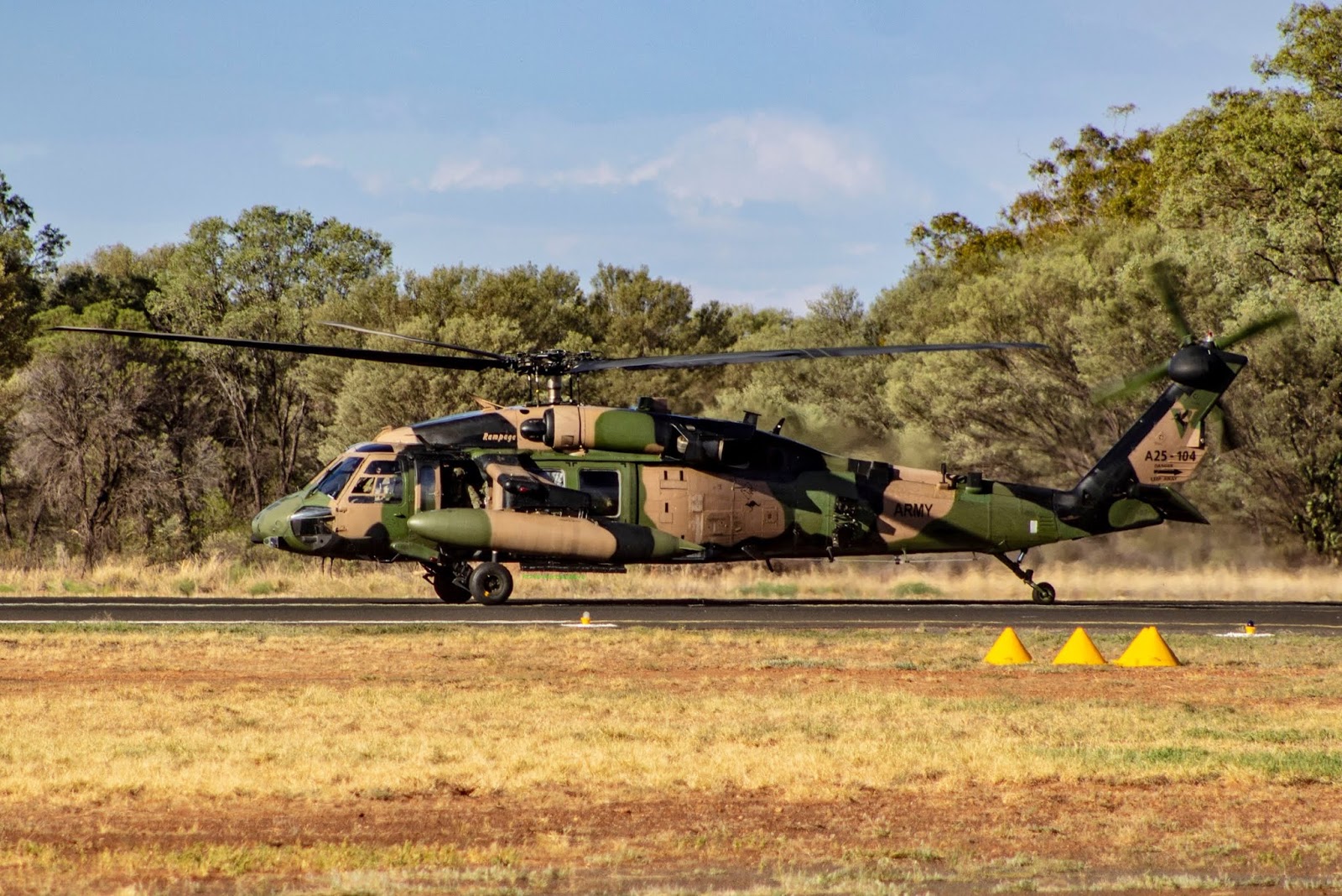 Central Queensland Plane Spotting: A Trio of Australian Army Blackhawk ...