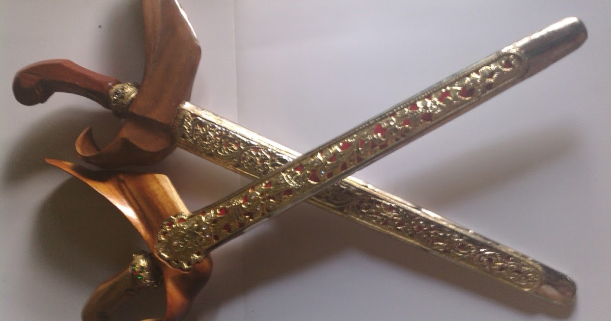 Pakaian Adat Jawa: keris