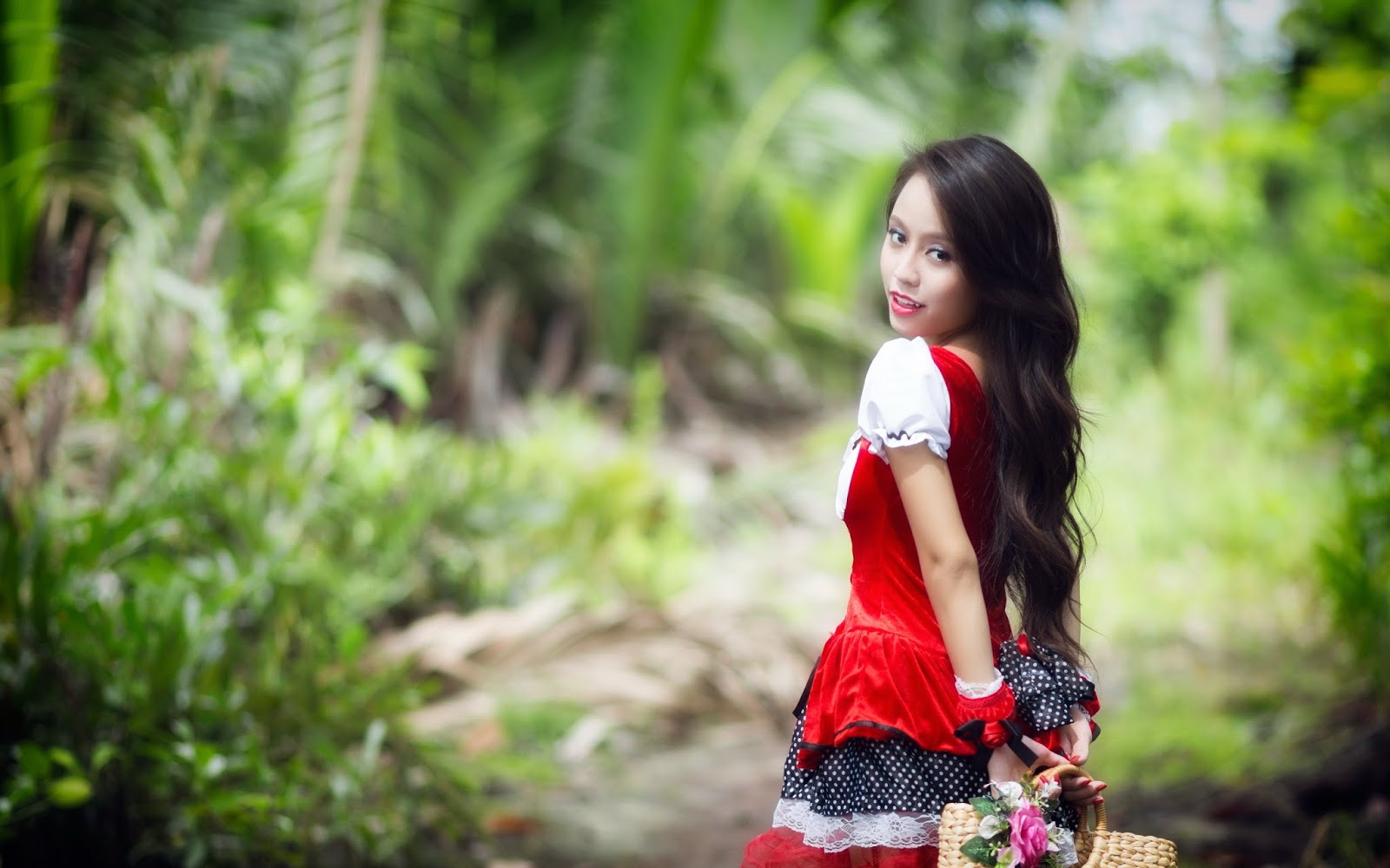 Ewallpics Girls Wallpapers
