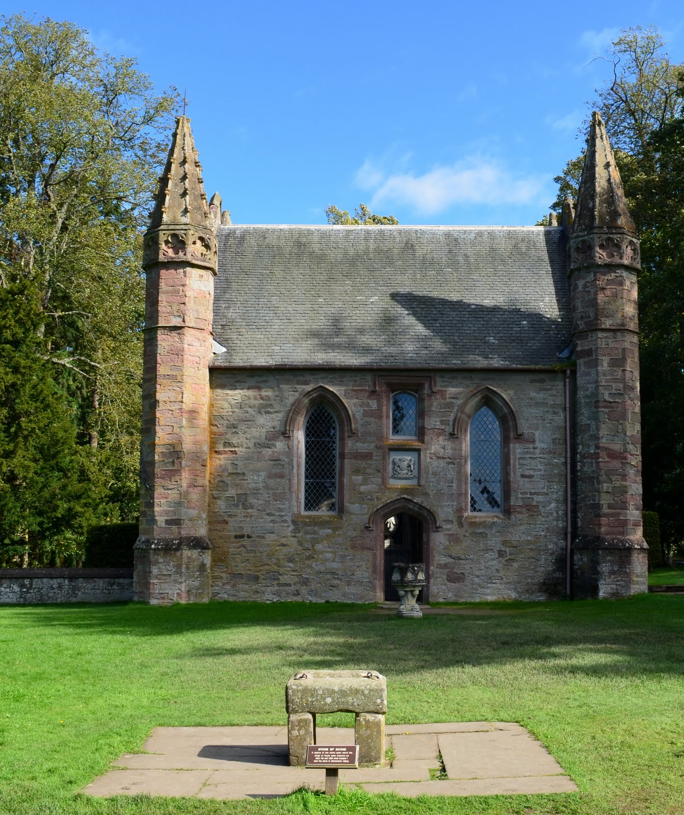 Tour Scotland: Tour Scotland Photographs Stone Of Destiny Scone Palace ...