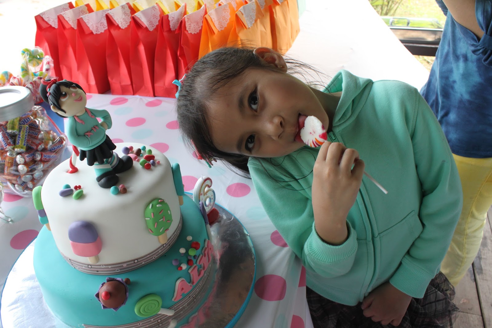CoMeLiCiOuS: Vanellope Von Schweetz Cake