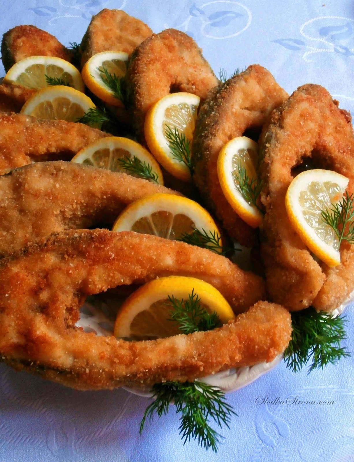 Słodka Strona: Tradycyjny Karp Smażony