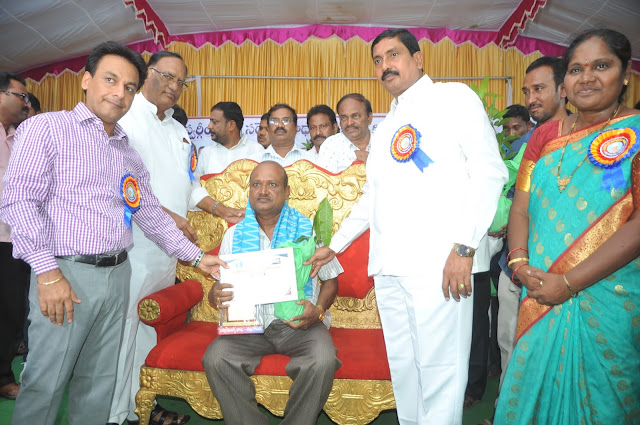 JELLA CHANDRAMOULI: RECEIVING BEST TEACHER AWARD FROM NLG DIST ...