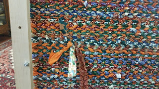 DragonPoodle Studio: Twined Rug Weaving. And two tips.