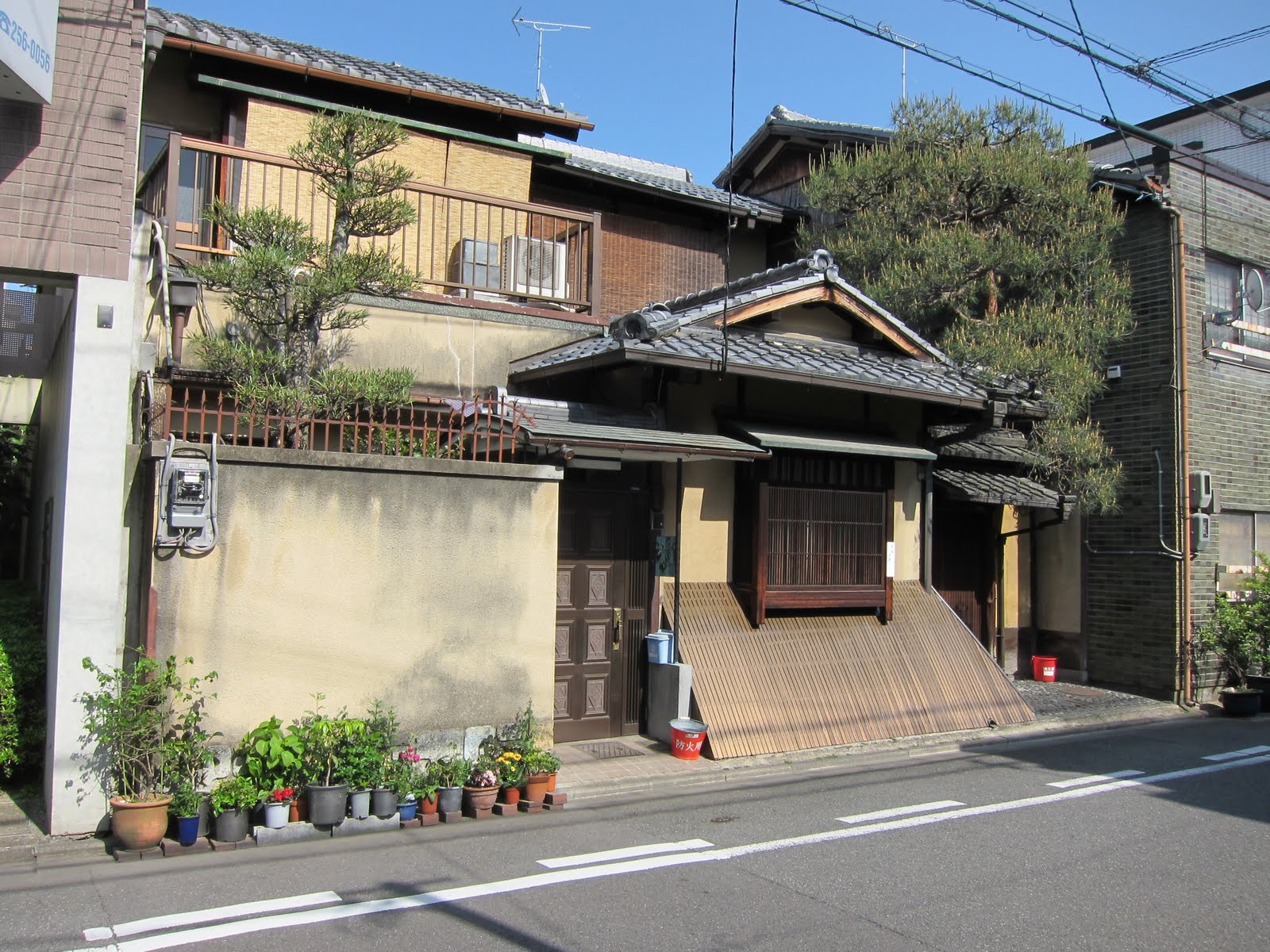 Surprising Breezes: Want to see some Kyoto houses?