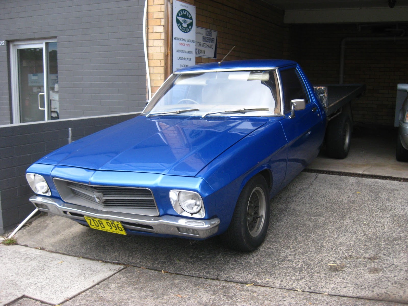 Aussie Old Parked Cars: 1973 Holden HQ One Tonner