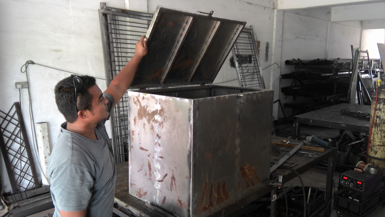 AWNING PAGOLA DAN GRILL : NILAI - MEMBUAT SET KOTAK BESI PENYIMPAN ...