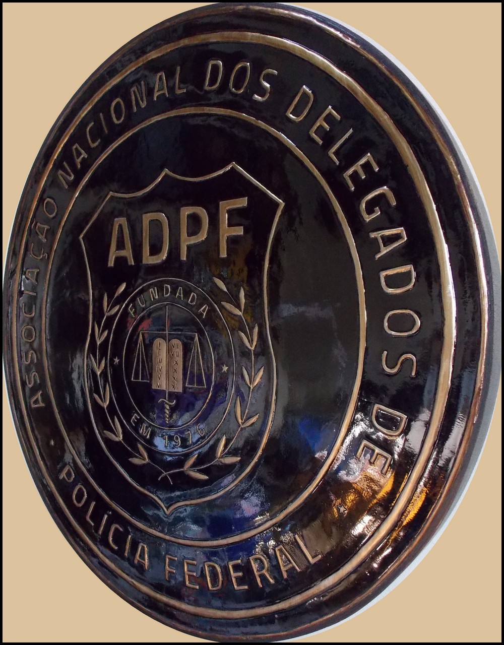 Cacaio Tavares - Atelier Arte Relevo em Metal - Brasil: EMBLEMA ADPF