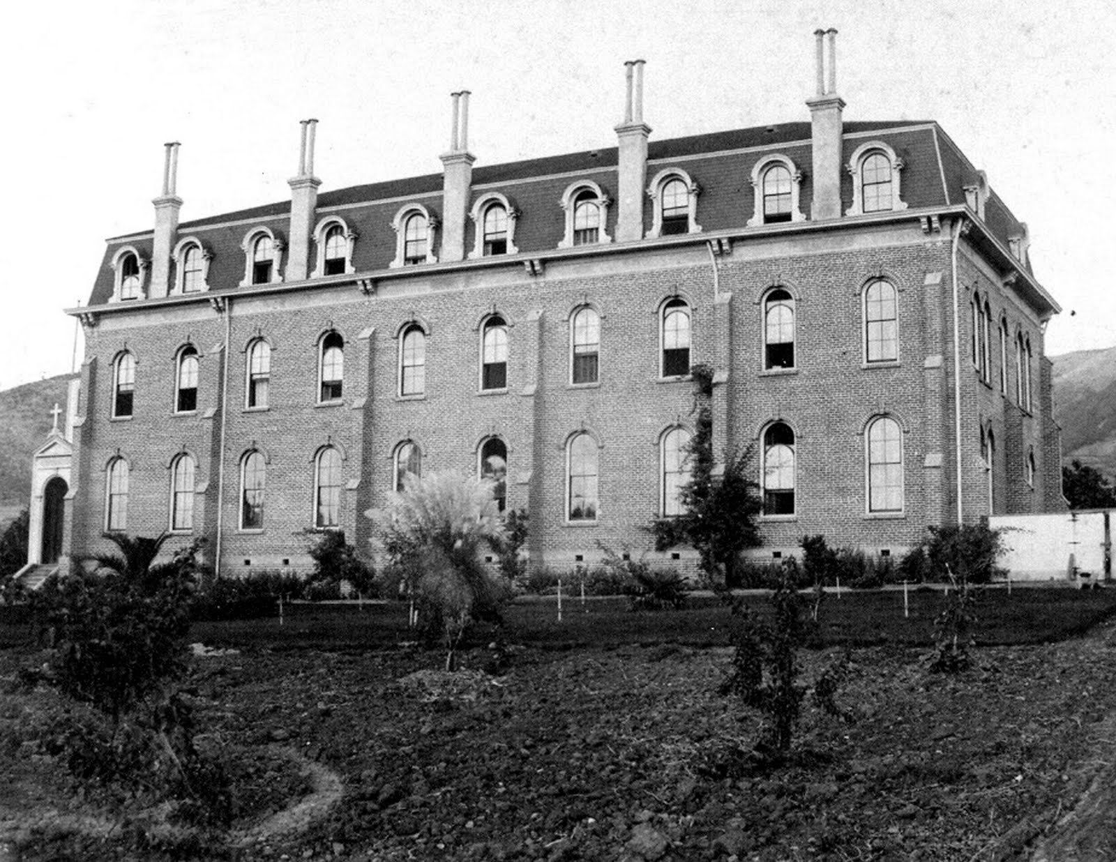 DSCQHR Excavation 2011: Archbishops, Chimneys, and the Secret Lives of ...